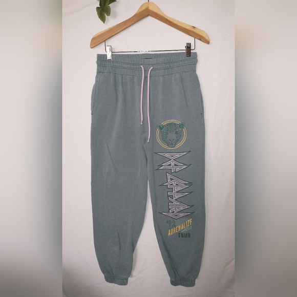 Def Leppard | Pants & Jumpsuits | Def Leppard Gray Green Graphic ...